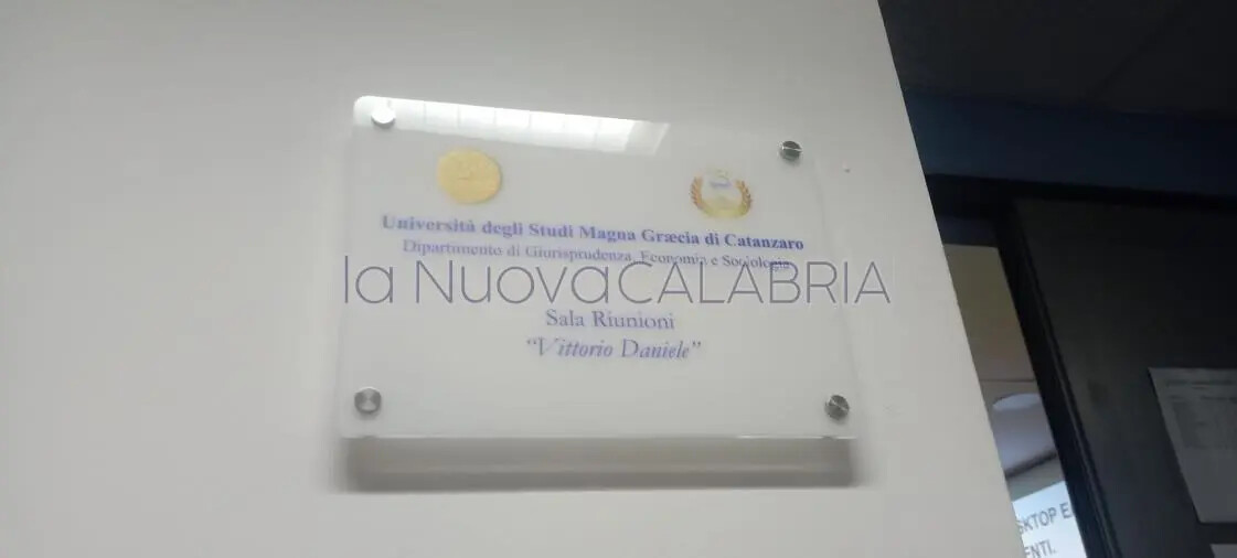 Umg di Catanzaro, da oggi la sala riunioni Diges è intitolata al ...